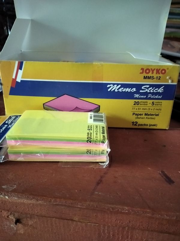 Kertas pembatas halaman spesifikasi : loose leaf warna