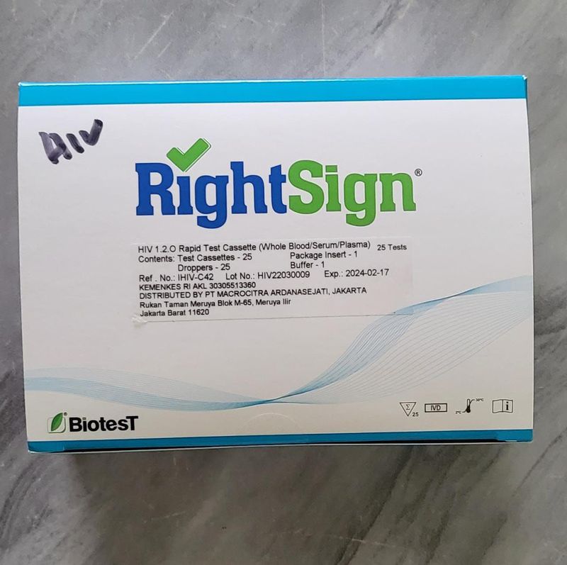HIV TEST DEVICE RIGHT SIGN