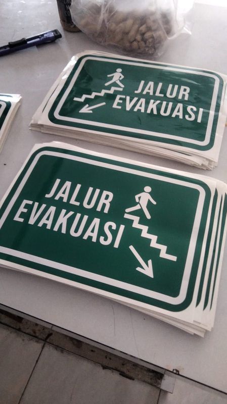 Sticker Nyala / fosfor / cutting sticker uk. 15 x 22 cm