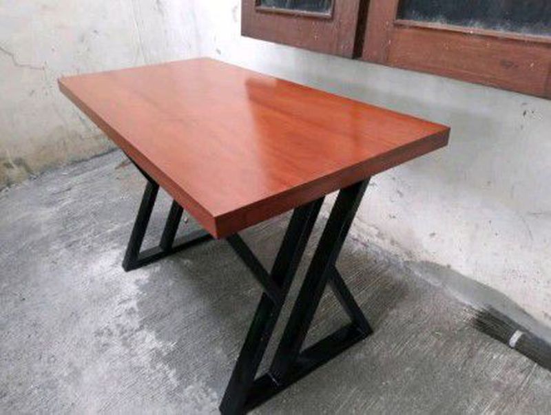 Meja Panjang