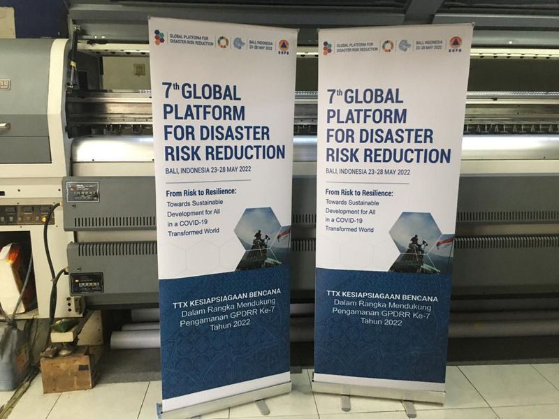 Roll Up Banner/Standing Banner - Outdor