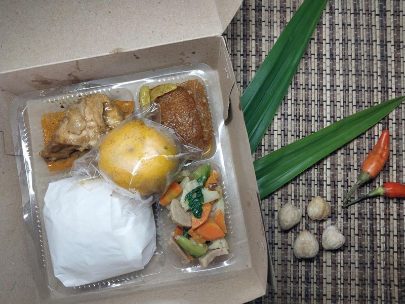 Nasi Box Rendang Ayam