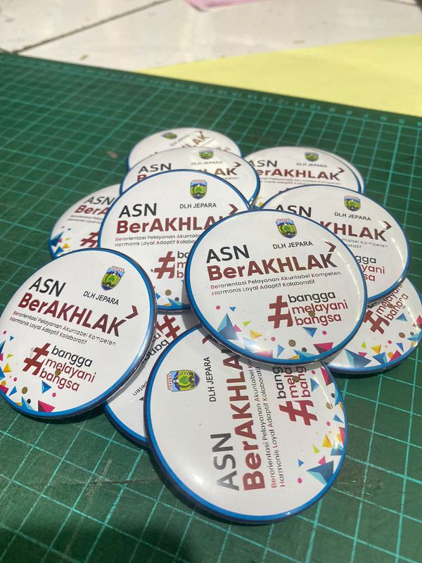 Pin custom bahan premium ukuran 58cm