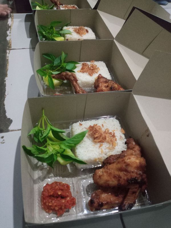 Nasi Box Maksi Paket-17 - Ayam Saus Nuget