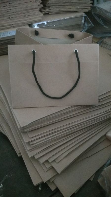 Goodie Bag Coklat 22x22x15 - Talikur Hitam