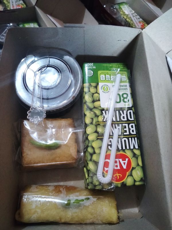 paket snack dan minum