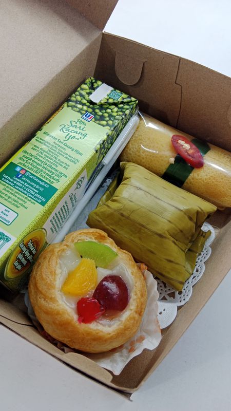 Snack box isi 3 + sari kacang hijau