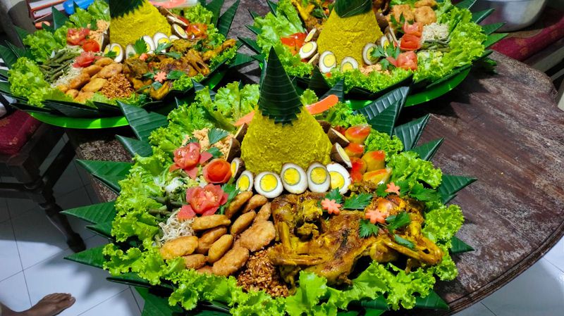 nasi tumpeng