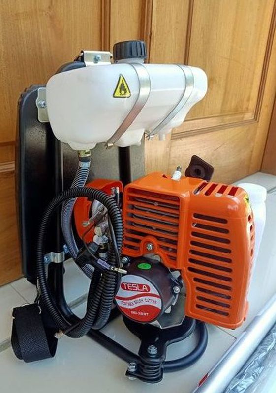 Mesin Pemotong Rumput