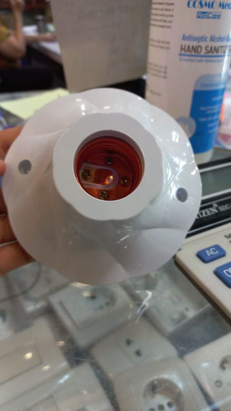 Fitting lampu