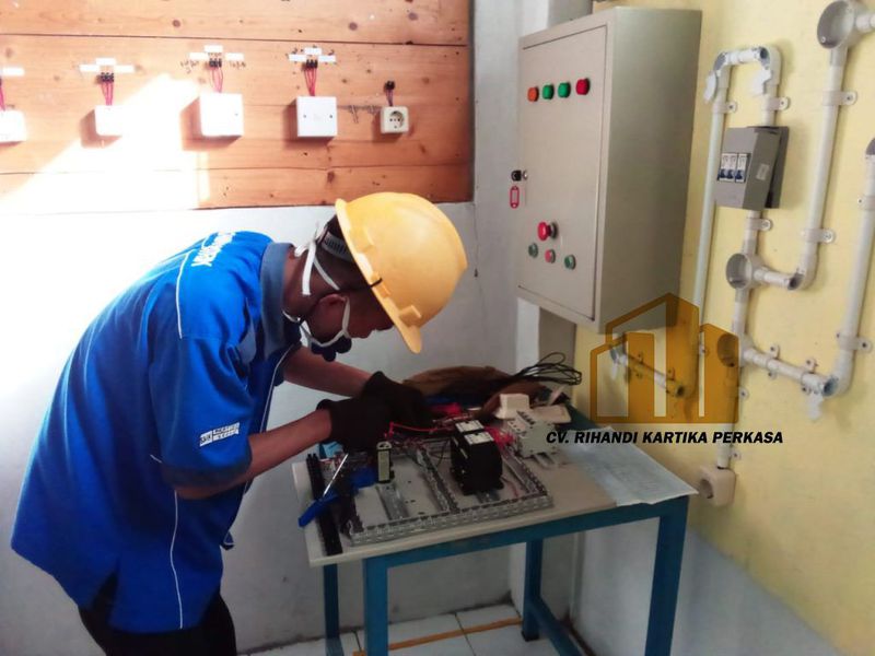 PEMELIHARAAN JARINGAN INSTALASI LISTRIK DAN LAMPU