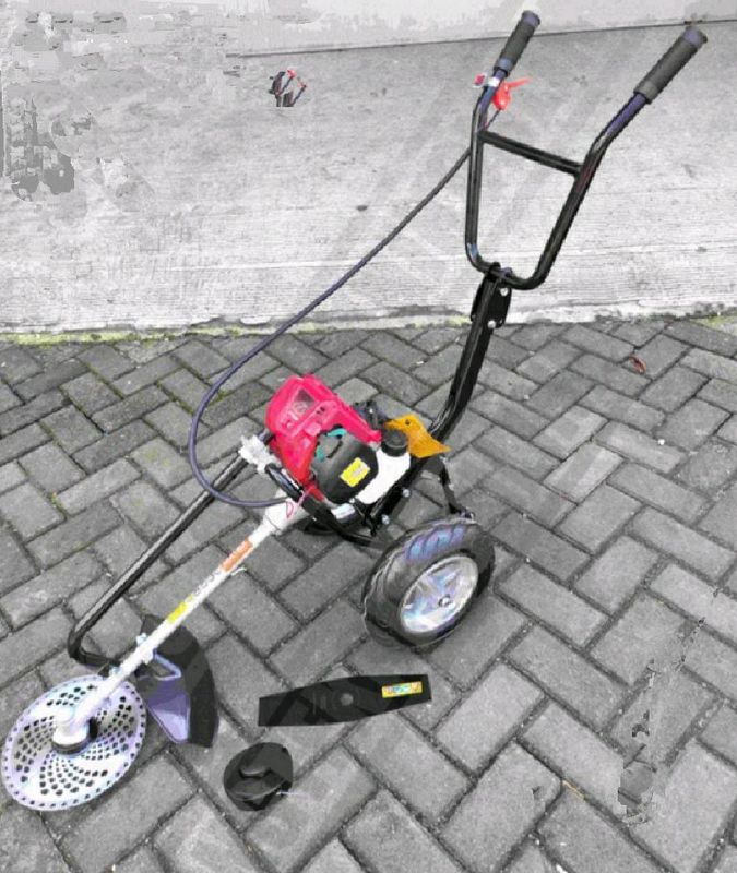 mesin potong rumput dorong