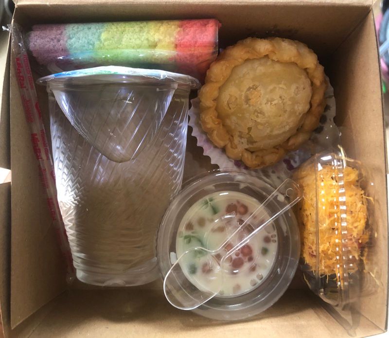 Paket Snack Box di dalam Kotak Makanan Ringan