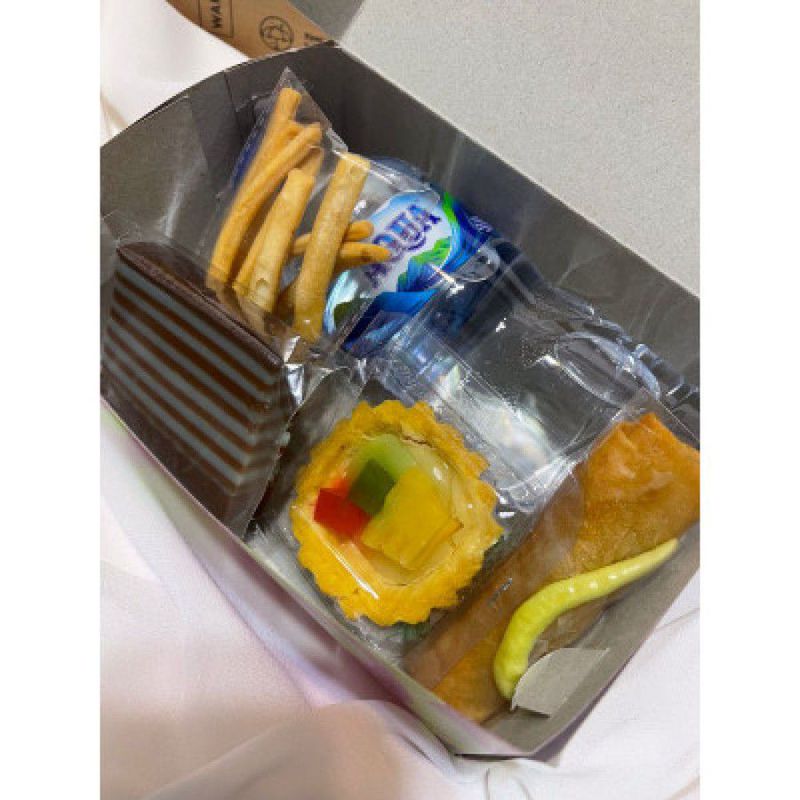 Paket Snack Box di dalam Kotak Makanan Ringan