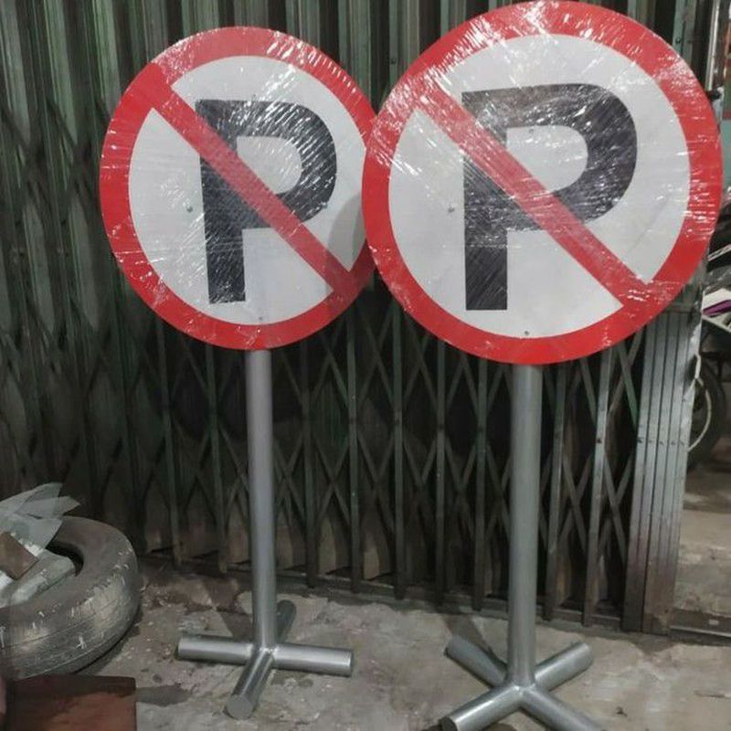 Rambu (Dilarang Parkir)