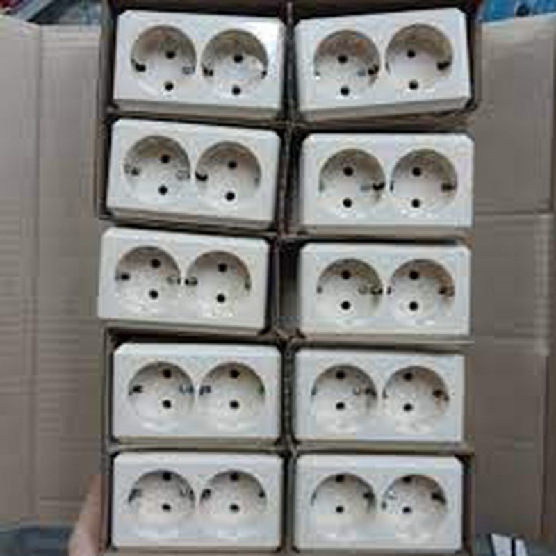 Stop Kontak 2 Lubang per Dos