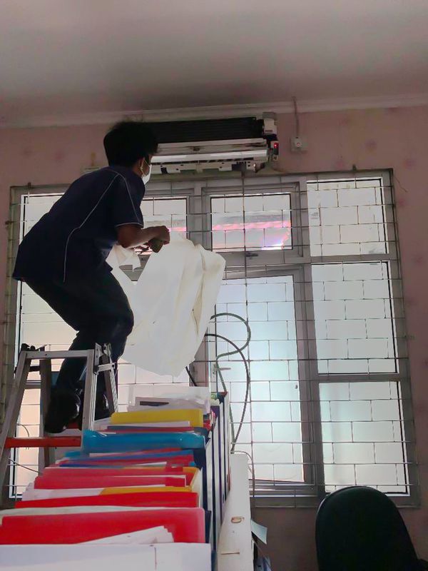 Cuci ringan AC Split 1,5 PK - 2 PK