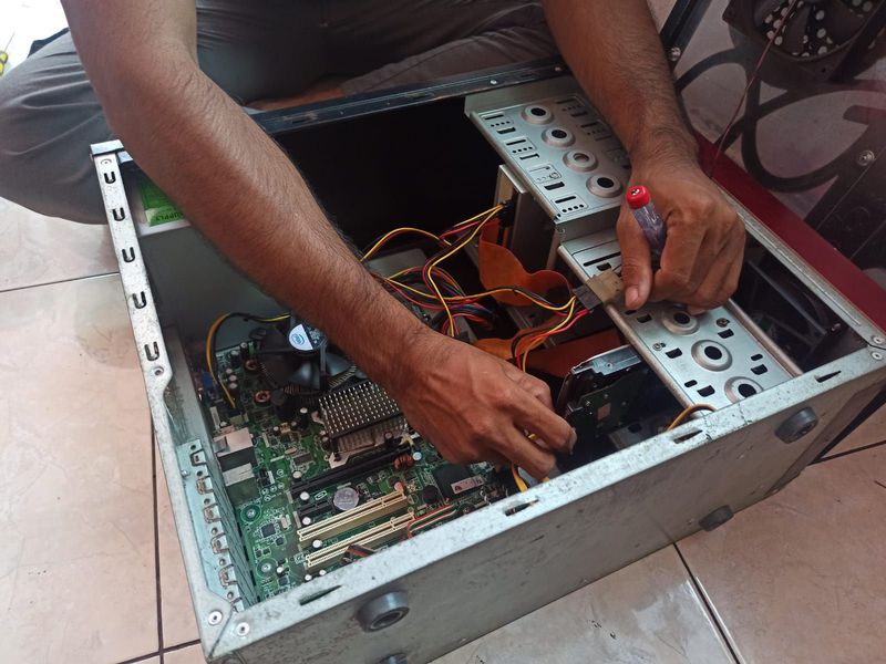 Pemeliharaan Komputer (Service maiboard, Cleaning case + Fancassing ...