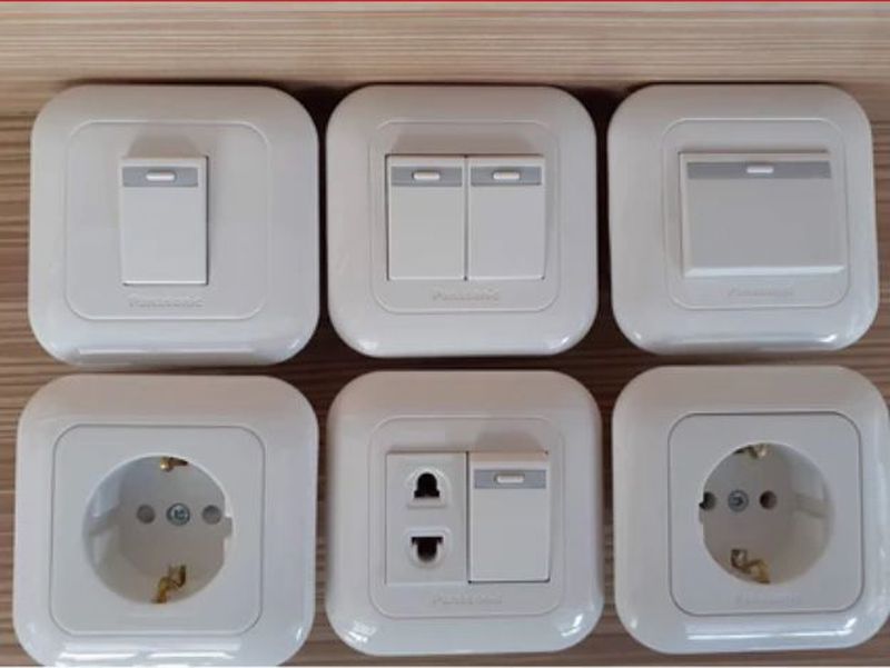 Stop Kontak Dinding Dan MCB 2 Ampere