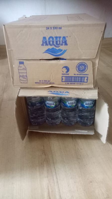 Air Mineral botol mini merk Aqua