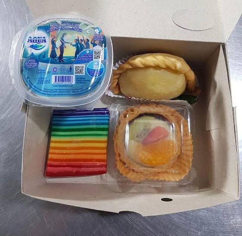 SNACK BOX KUE BASAH HEMAT POLL