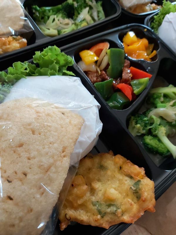 Nasi Box dengan olahan tumis Daging