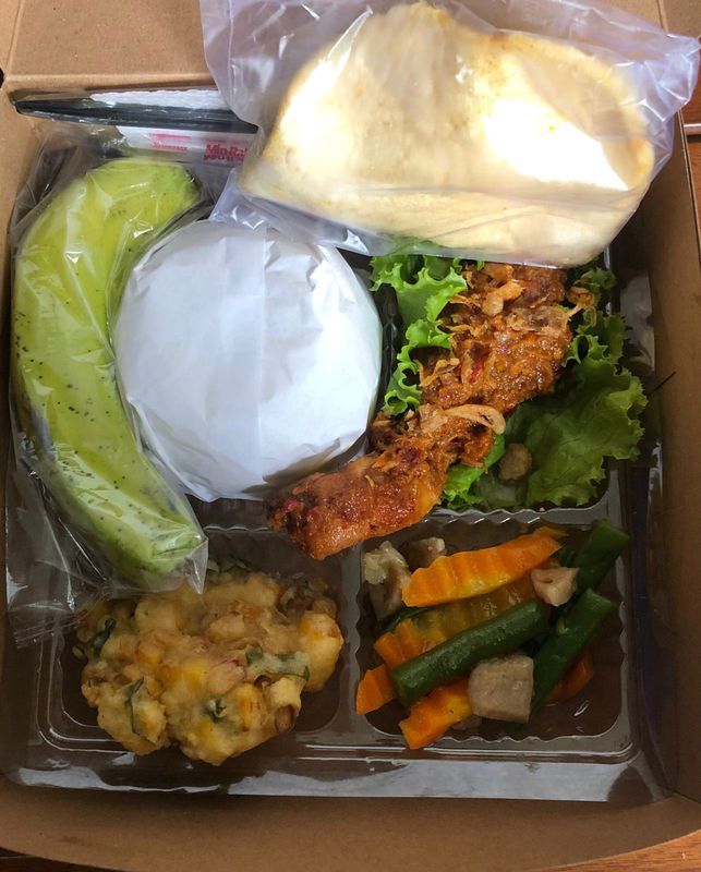 Nasi Box Olahan Ayam