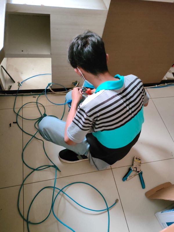 Jasa penarikan kabel LAN berikut accessories