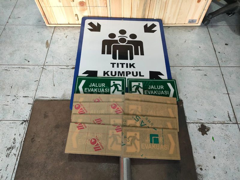 Paket Petunjuk Papan Titik Kumpul + Jalur Evakuasi