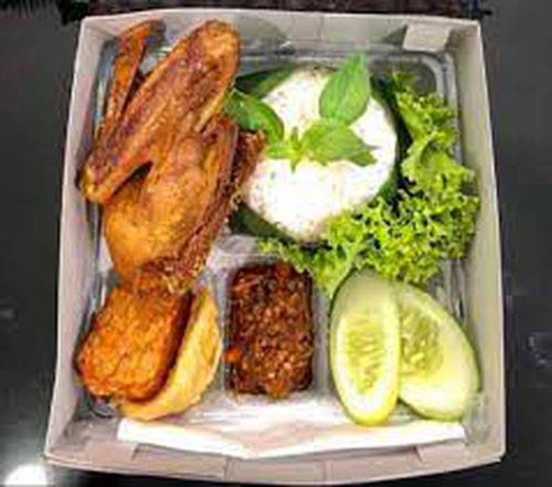 Lalapan Ayam Kampung Goreng