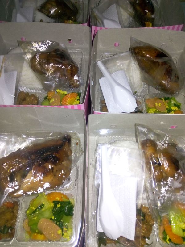 paket nasi box 3 (nasi ikan nila bakar)