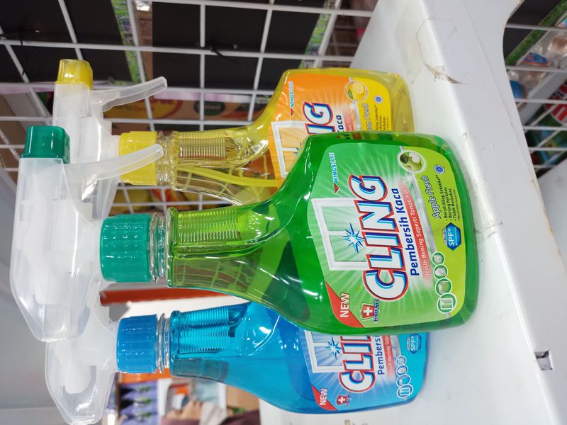 Cling Pembersih Kaca 440 ml