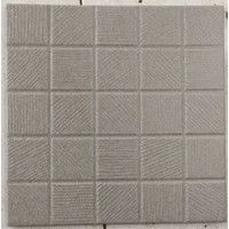 Keramik ukuran 30x30 kasar untuk wc