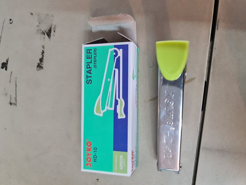 staples / stapler HD 10