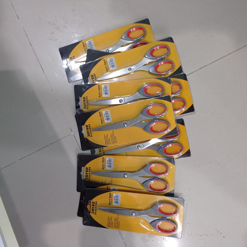 Gunting kertas kecil