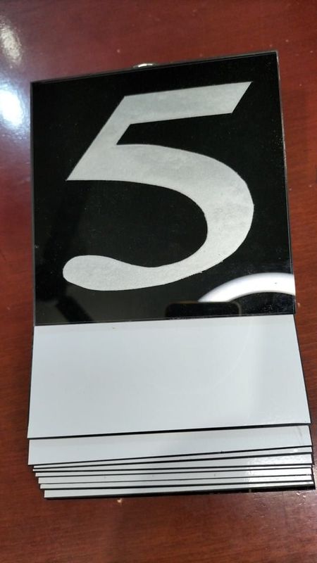 Cetak Papan Acrilic Penanda ANGKA 13 x 13 cm