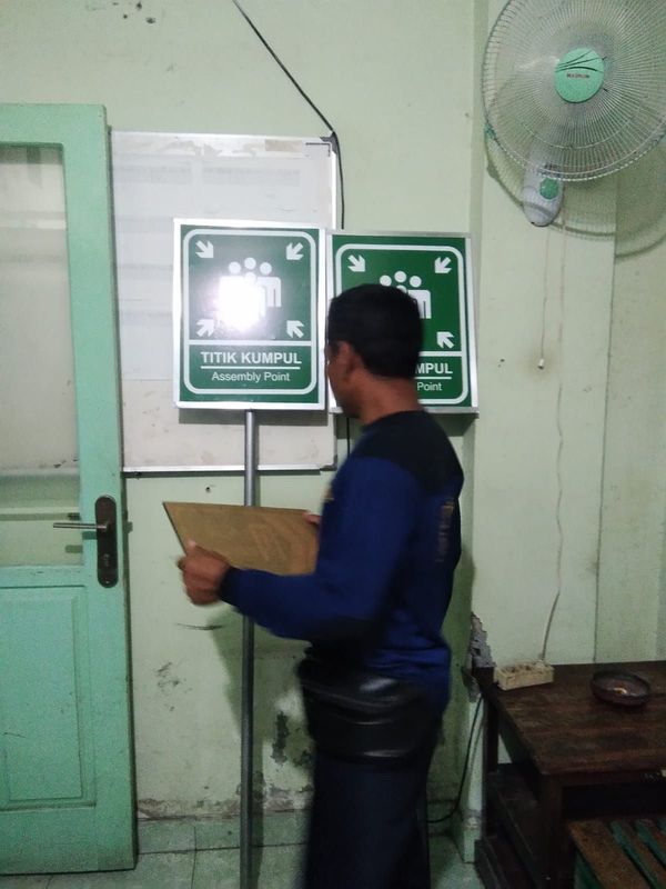 Plang 40cmx50cm langsung Tiang Tinggi 1,3m - Multicolor