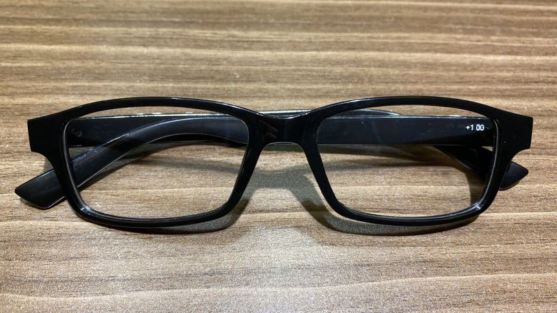 Kaca mata plus 1.00