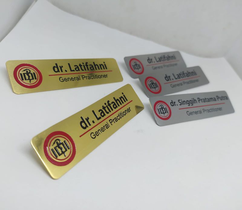 NAME TAG LOGAM CUSTOM - Logam Kuningan