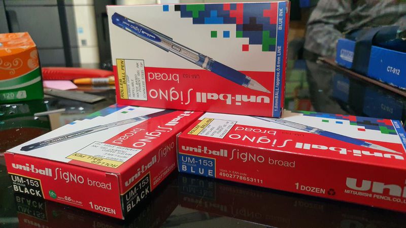 Ballpoint : Uniball Signo - Hitam