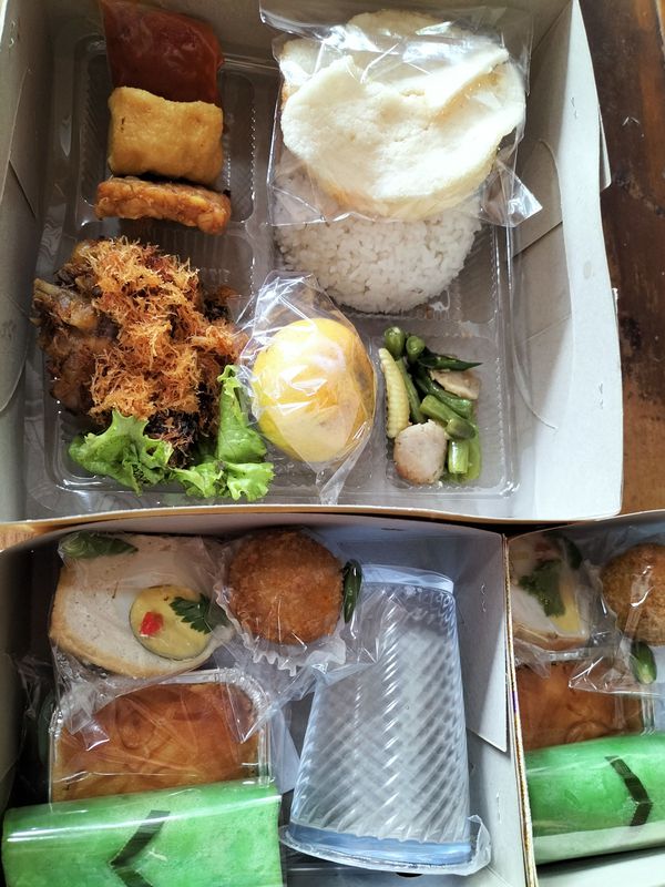 nasi box +snack box