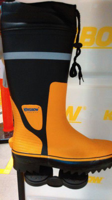 Sepatu Booth Berkaret