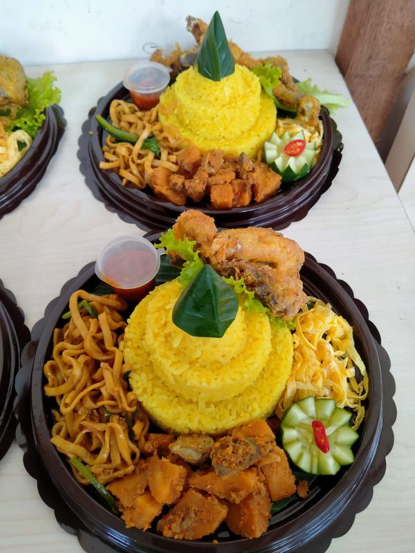 Tumpeng - Ayam Goreng