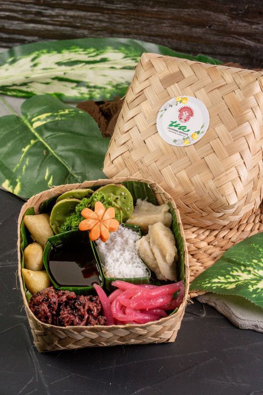 Besek Jajanan Bali Tradisional (25K)