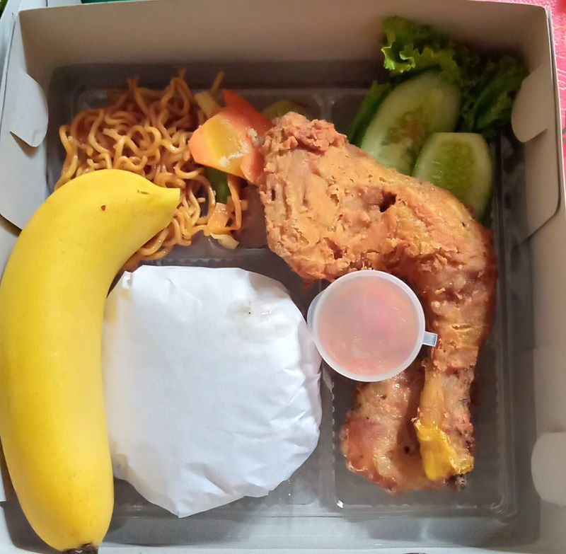 NASI BOX AYAM GORENG/BAKAR
