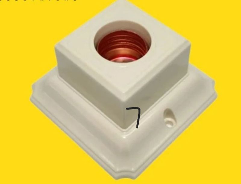 fitting/ dudukan lampu plafon kotak