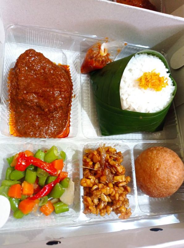 Nasi Kotak (Nasi Campur Daging Rendang) by Enggal Surabaya