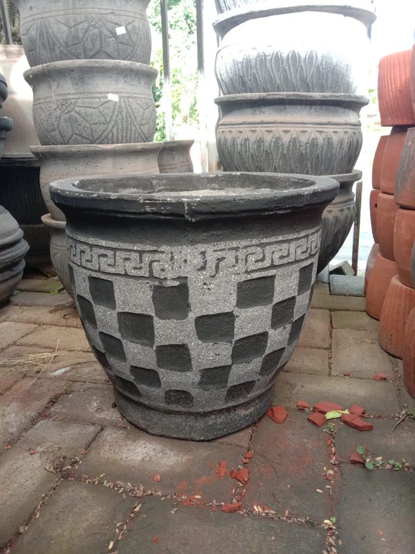 Pot Tanaman Gentong Motif Catur