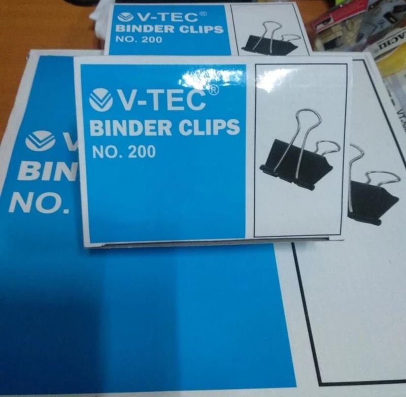 Binder clips (200)
