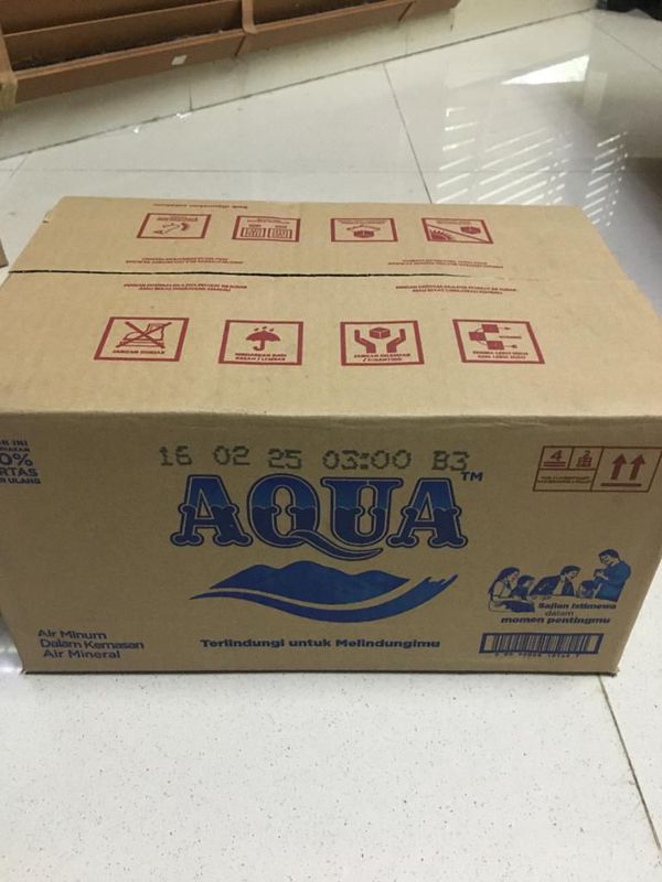 Aqua gelas(dus)